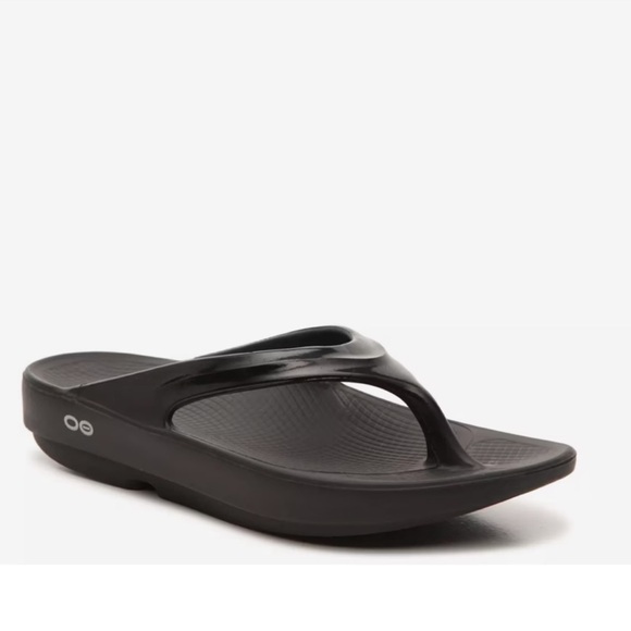 OOFOS | Shoes | Oofos Oolala Thong Sandals Black Size 7 | Poshmark
